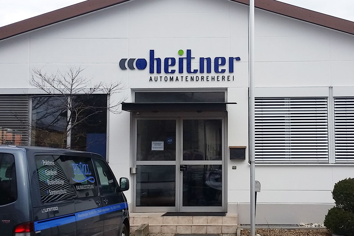 Gebäudebeschriftung Erding, Fassadenbeschriftung - CreativePresents ...